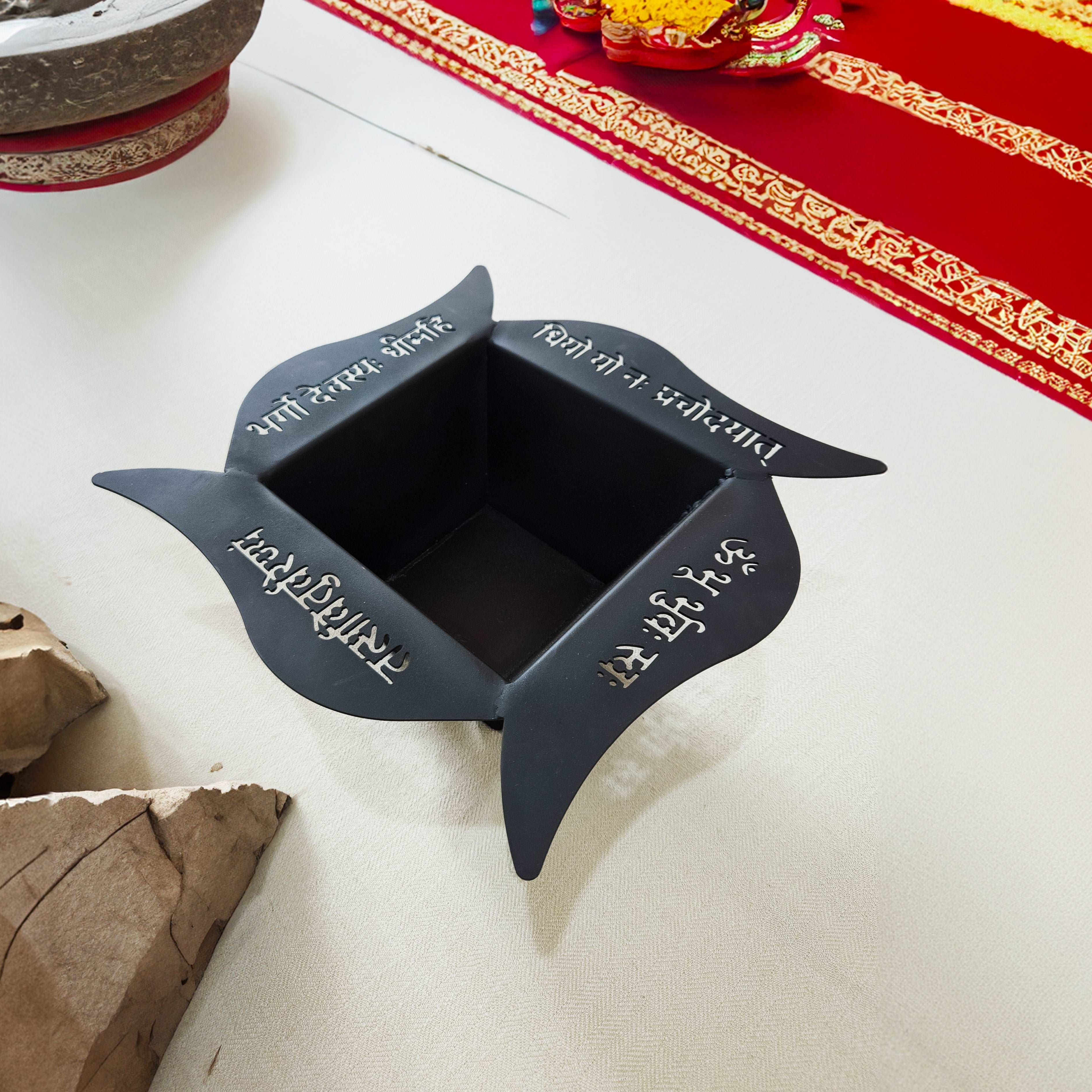 Gayatri Mantra Havan Kund Yajna – Metalit